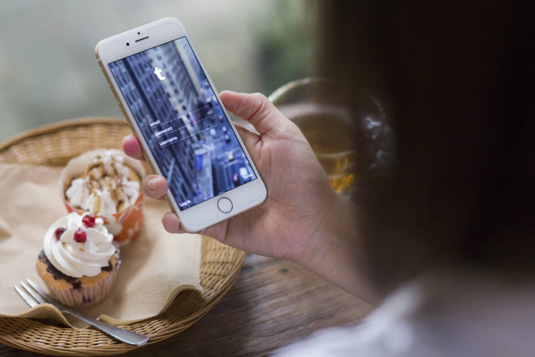 4 Strategic Ways on How To Respond To An Ex Texting You